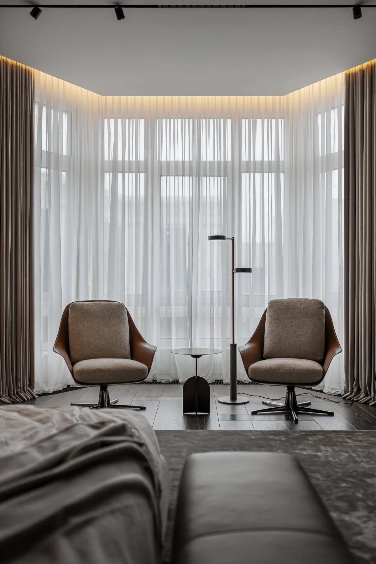 YINJISPACE - YODEZEEN x Grand Apartment